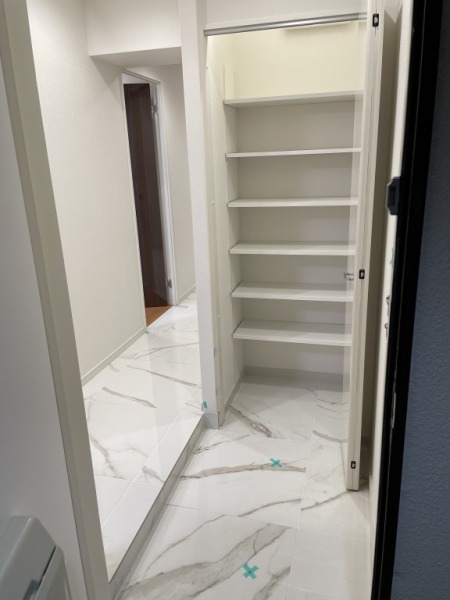 エクレール乃木坂 2階｜南東向きのバルコニーで日当たり良好。収納多めな2LDK | LogRenove(ログリノベ)