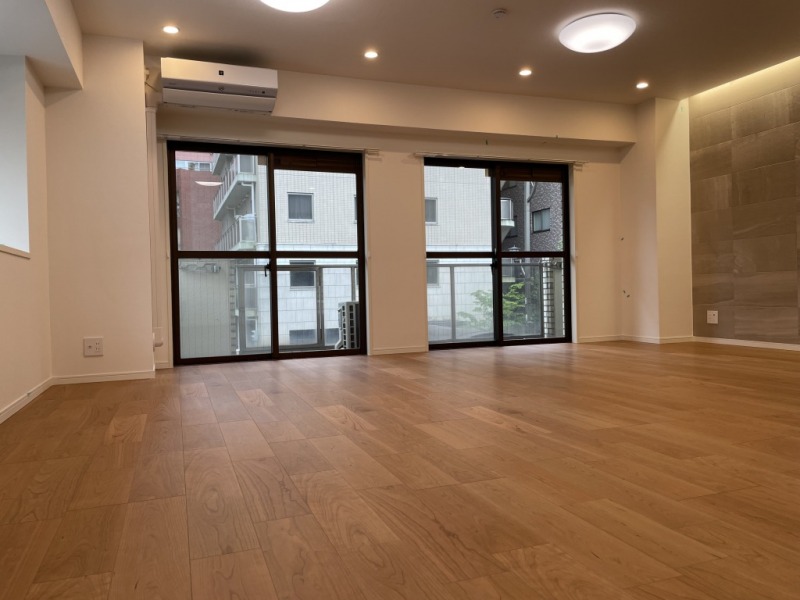 エクレール乃木坂 2階｜南東向きのバルコニーで日当たり良好。収納多めな2LDK | LogRenove(ログリノベ)