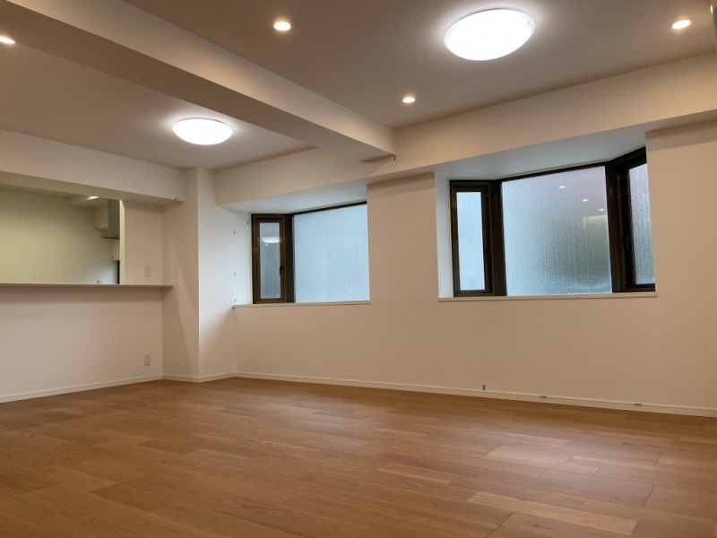 エクレール乃木坂 2階｜南東向きのバルコニーで日当たり良好。収納多めな2LDK | LogRenove(ログリノベ)