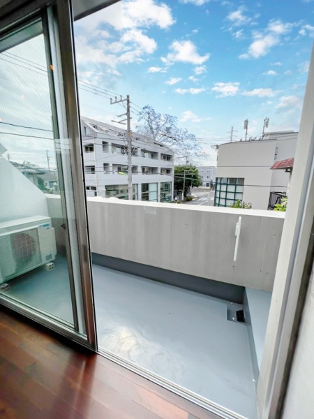 成城テラスG号室｜駅徒歩6分。戸建て感覚の1LDK＋WICの「コーポラティブハウス」 | LogRenove(ログリノベ)