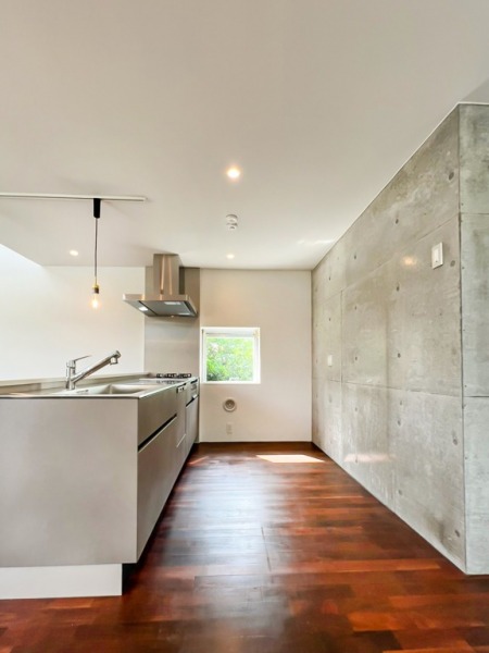 成城テラスG号室｜駅徒歩6分。戸建て感覚の1LDK＋WICの「コーポラティブハウス」 | LogRenove(ログリノベ)