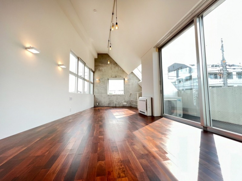 成城テラスG号室｜駅徒歩6分。戸建て感覚の1LDK＋WICの「コーポラティブハウス」 | LogRenove(ログリノベ)