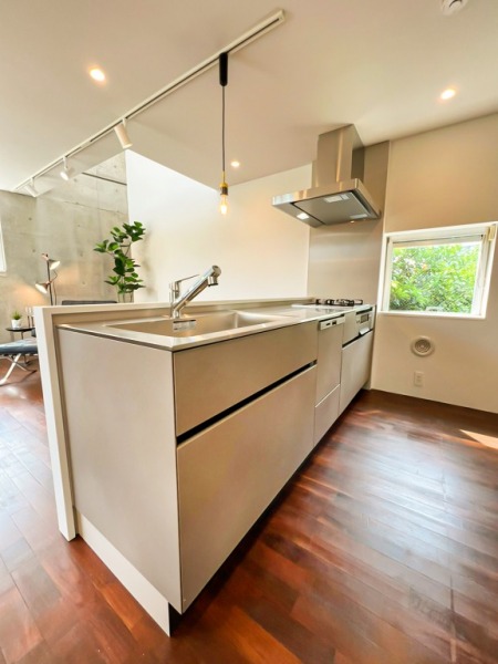 成城テラスG号室｜駅徒歩6分。戸建て感覚の1LDK＋WICの「コーポラティブハウス」 | LogRenove(ログリノベ)