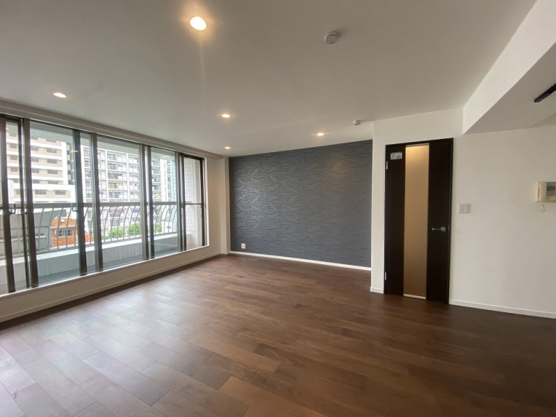 西戸山タワーホウムズ サウスタワー4階｜「新大久保」駅徒歩6分。2LDK＋WIC＋納戸の開放感ある邸宅 | LogRenove(ログリノベ)