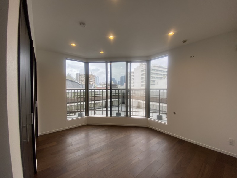 西戸山タワーホウムズ サウスタワー4階｜「新大久保」駅徒歩6分。2LDK＋WIC＋納戸の開放感ある邸宅 | LogRenove(ログリノベ)