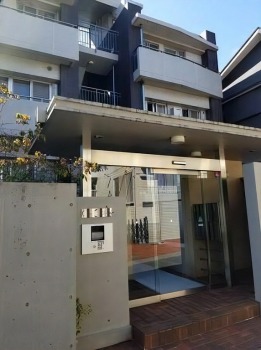 CO-COM｜複数路線利用可能。下北沢の閑静な住宅街に佇む低層マンション | LogRenove(ログリノベ)