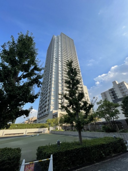 代官山アドレス｜3駅2路線利用可。「代官山」駅直結のランドマーク的マンション | LogRenove(ログリノベ)