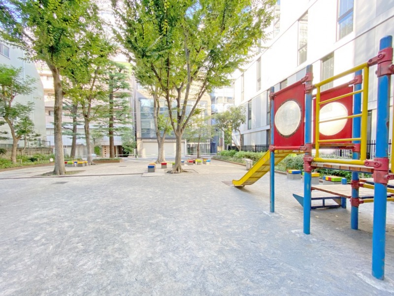 日商岩井本郷マンション｜2駅3路線利用可。湯島・本郷エリアの端正な一棟 | LogRenove(ログリノベ)